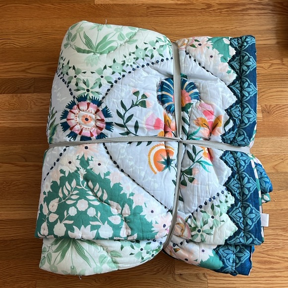 Anthropologie | Bedding | Anthropologie Theodora Posy Handcrafted Quilt ...
